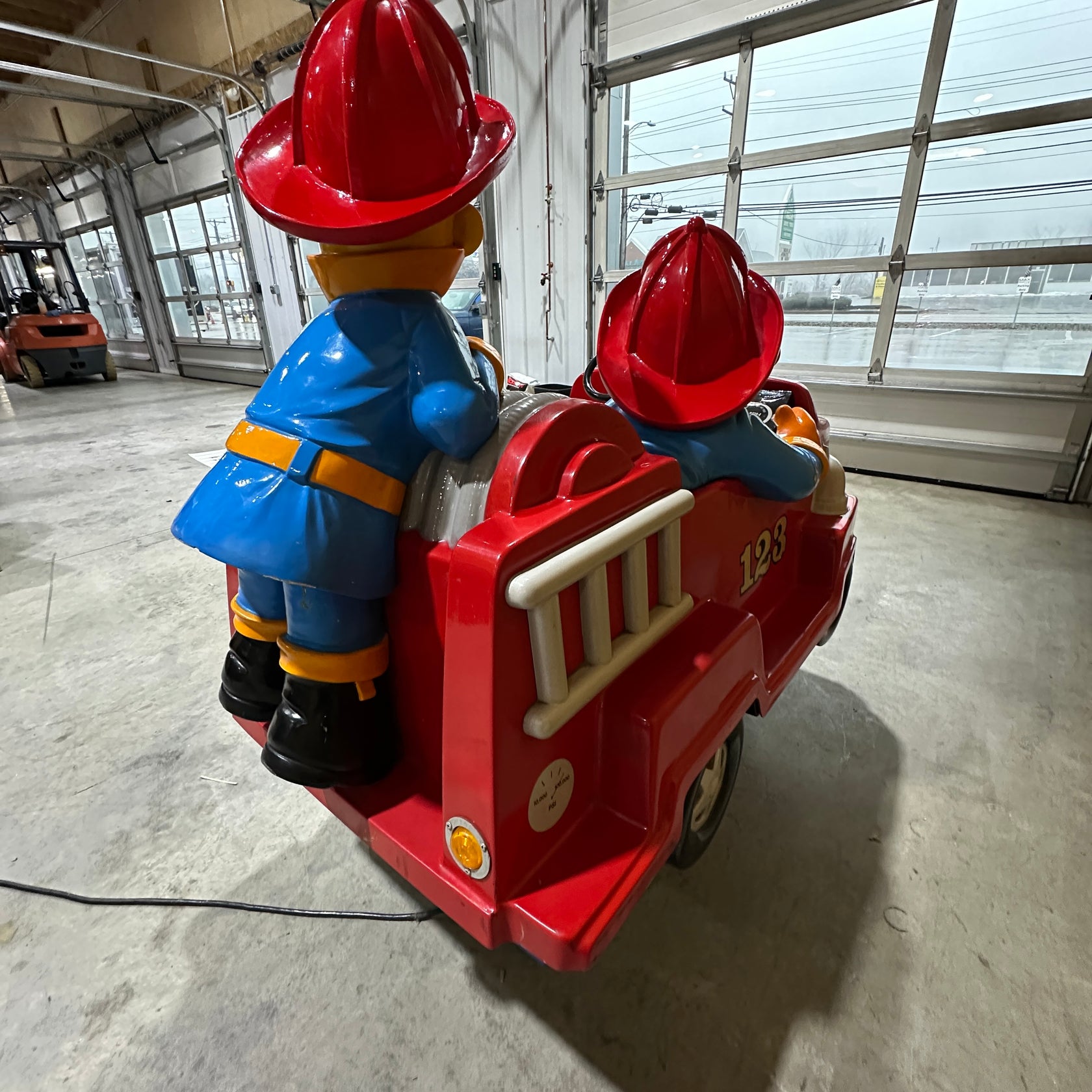 Sesame Street Fire Truck Kiddie Ride – MAXmotive LLC